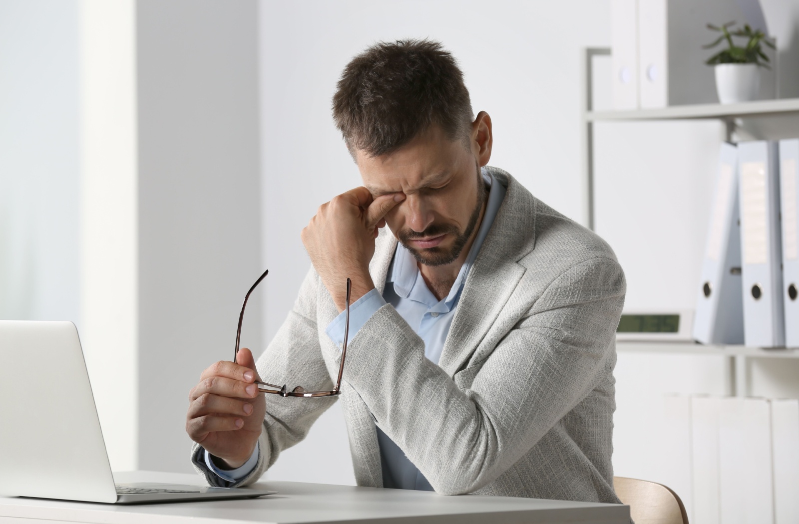 How Long Does Meibomian Gland Dysfunction Last? | Trail, BC